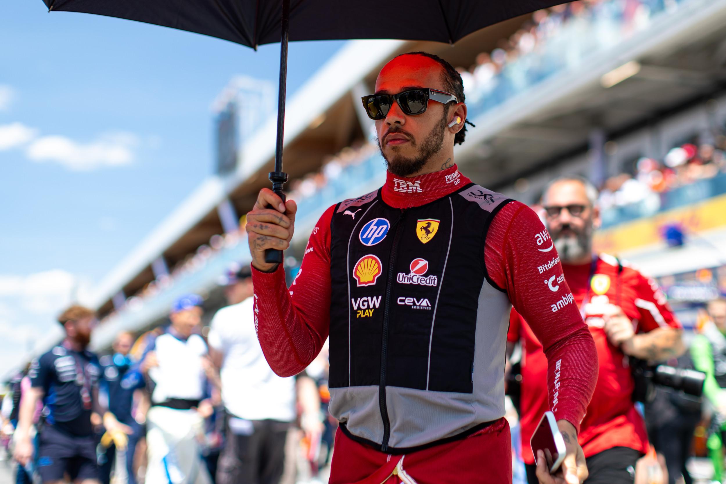 🛑 NOTIZIA SHOCK F1: Dopo Charles, il potente miliardario LGBT Tim Cook ha offerto a Lewis ...