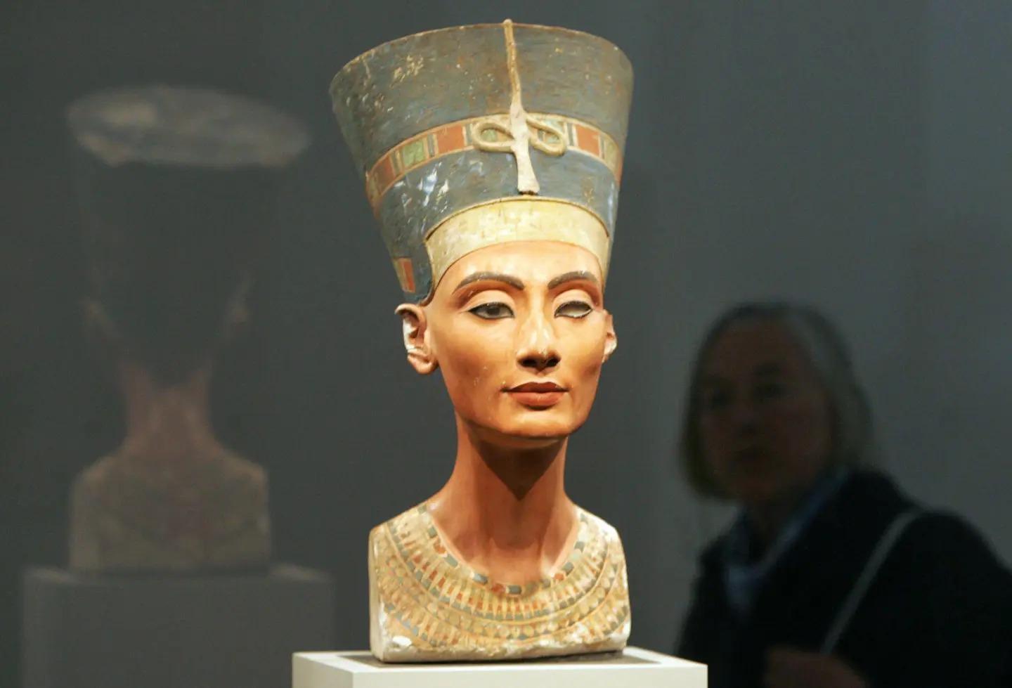 Un arqueólogo cree haber encontrado la tumba egipcia perdida de la reina Nefertiti y tiene ...