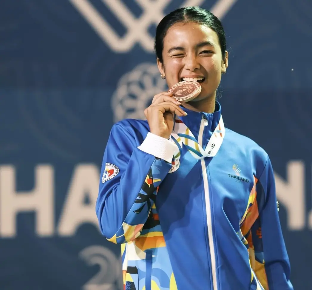 “YOU WILL BE THE FACE OF APPLE ASIA” — After Watching Her at the SEA ...